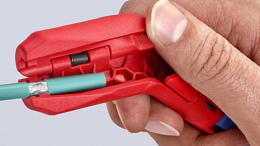 Test complet et avis de l’outil à dégainer Ergostrip Knipex | Briconews