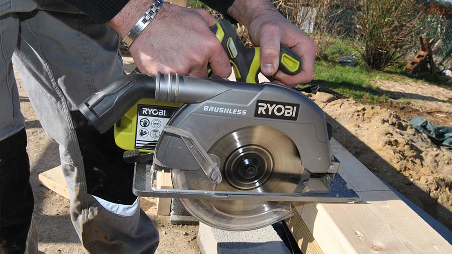 Test et avis de la scie circulaire Ryobi R18CS7-0 Brushless ONE+ ...